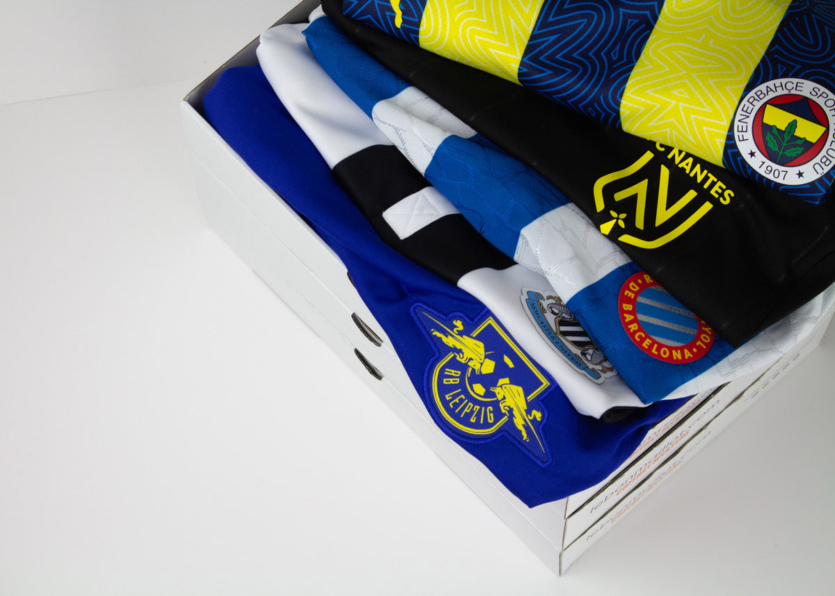 Des milliers de maillots